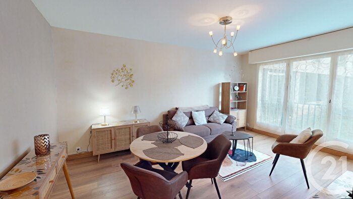 Appartement 2 pièces à Fontainebleau, France, Joffre, à louer