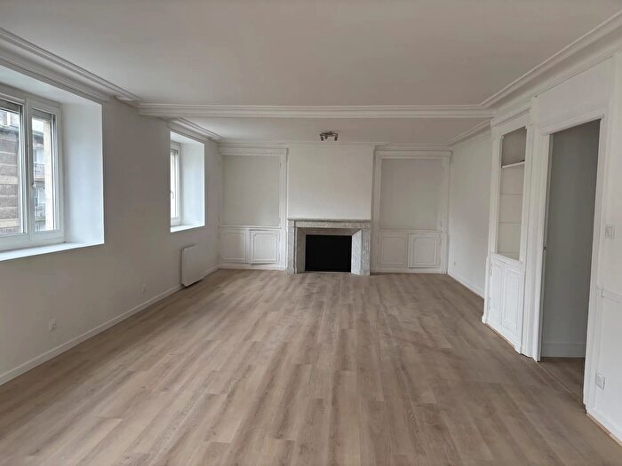 Appartement à louer - Boulogne-sur-Mer, Basse-ville - 4 pièces - 3 chambres