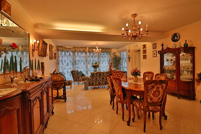 Appartement à vendre - Reims, Centre-ville - 6 pièces - 2 chambres