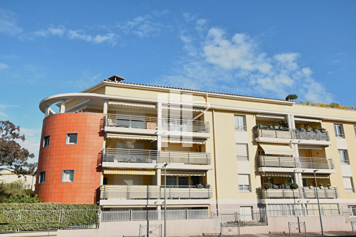 Appartement à vendre - Saint-Raphaël, Centre-ville - 3 pièces - 2 chambres