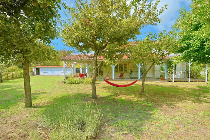 Maison à vendre - Saint-Julien-en-Born - 7 pièces - 5 chambres