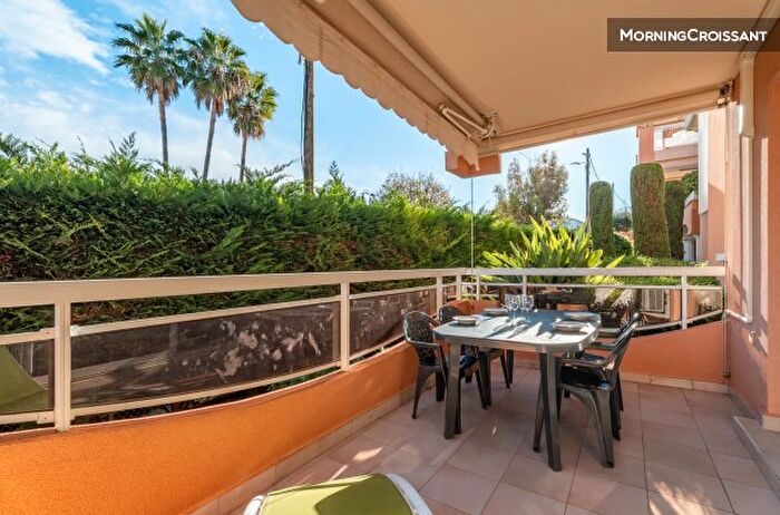 Appartement à louer - Antibes, Juan-les-Pins, Le Cap - 2 pièces - 1 chambre