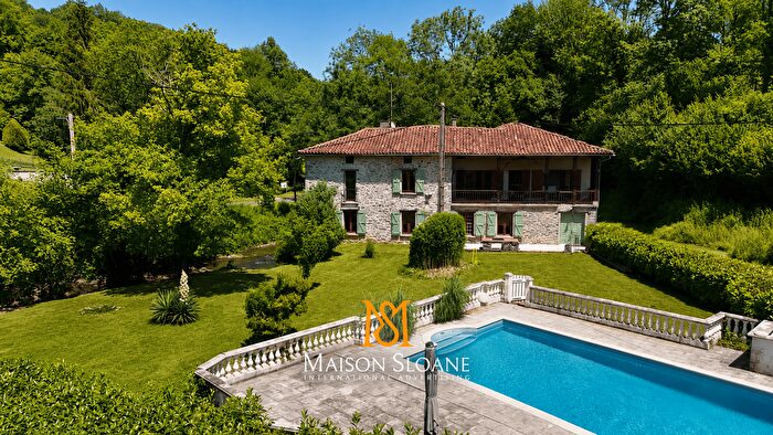 Maison 10 pièces à Castelbiague, à vendre