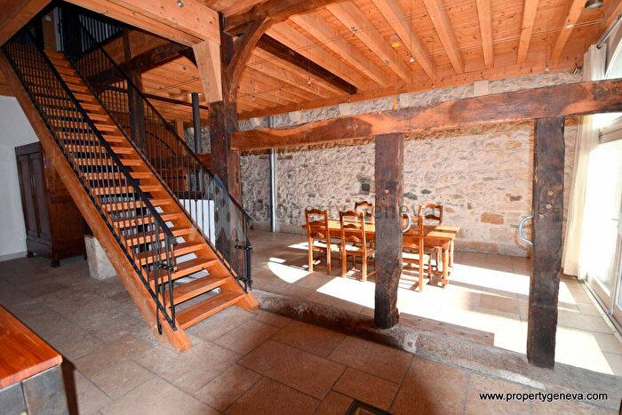 Maison à louer - Thoiry - 9 pièces - 6 chambres