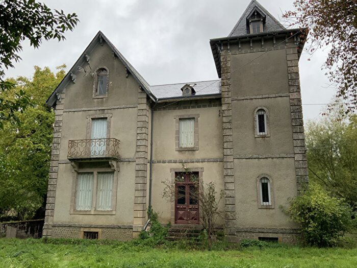 Maison à vendre - Nouzerines - 5 pièces - 4 chambres