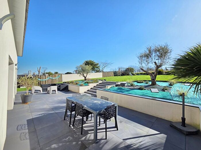 Maison à vendre - Pluguffan - 7 pièces - 5 chambres