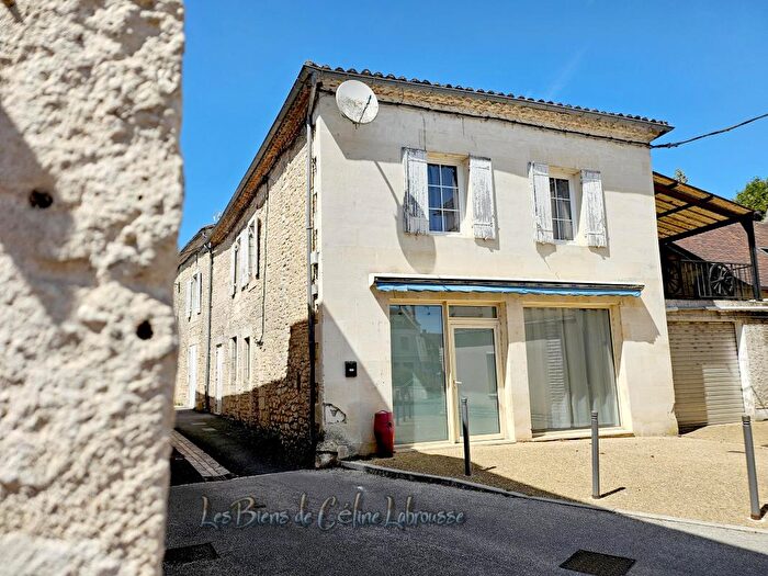 Maison à vendre - Savignac-les-Églises - 10 pièces - 7 chambres