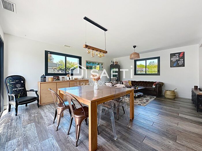 Maison à louer - Pechbonnieu - 4 pièces - 3 chambres