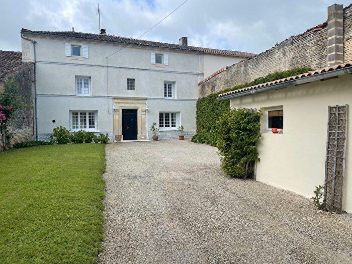 Maison 6 pièces à vendre - Cherves-Richemont