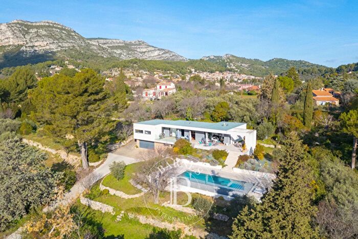 Maison à vendre - Roquevaire - 5 pièces - 4 chambres