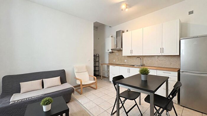 Avignon, Palais des Papes, Zone Piétonne : Appartement 1 pièce à louer