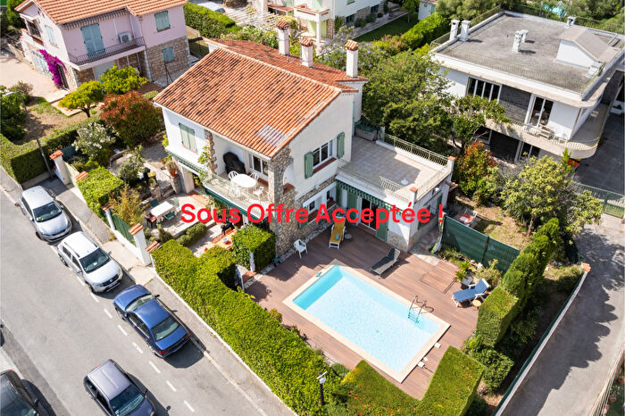 Maison à vendre - Antibes, Antibes-les-Pins, Trianon, Le Fournel, Peyregoue - 6 pièces - 4 chambres