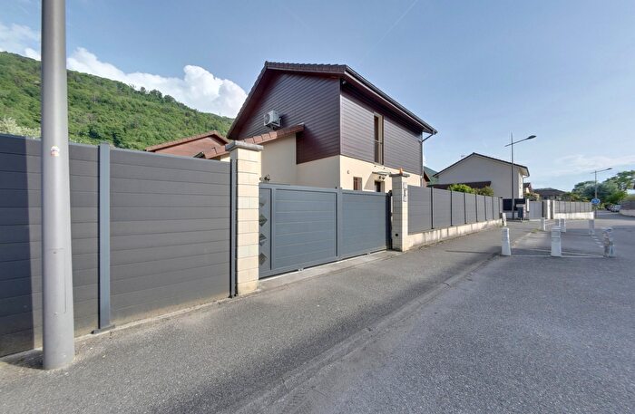 Maison à vendre - Tencin - 4 pièces - 3 chambres