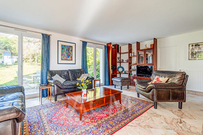 Maison 7 pièces à Le Mesnil-le-Roi, à vendre