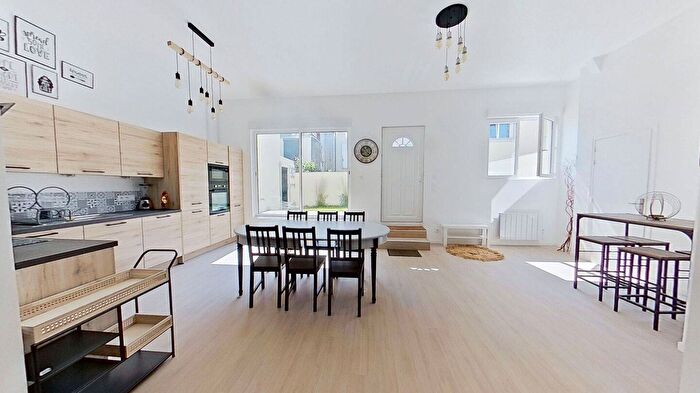 Maison à louer - Neuilly Epoque, Villemomble - 7 pièces - 6 chambres