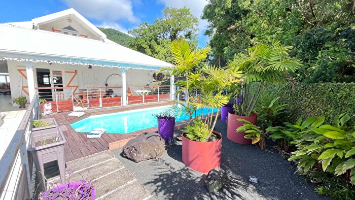 Maison à vendre - Gourbeyre - 6 pièces - 5 chambres