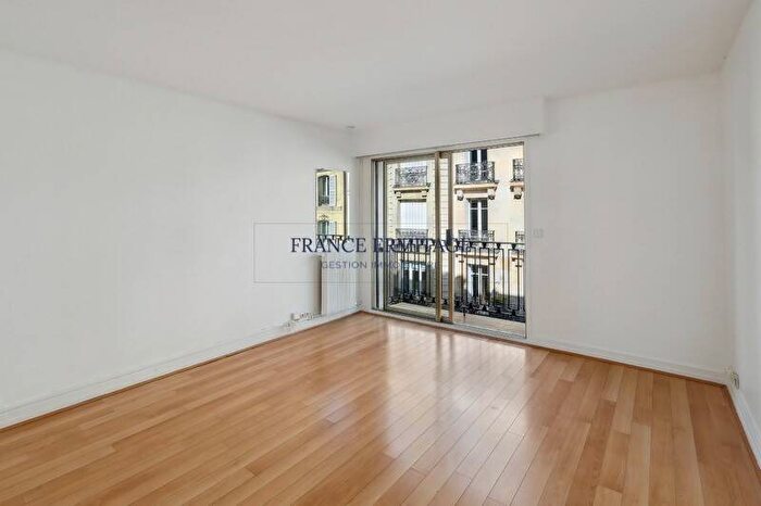 Appartement à louer - Hoche-Friedland, Paris ème arrondissement - 1 pièce