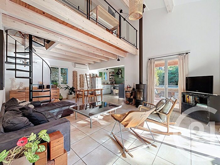 Maison à vendre - Saint-Geniès-des-Mourgues - 6 pièces - 4 chambres