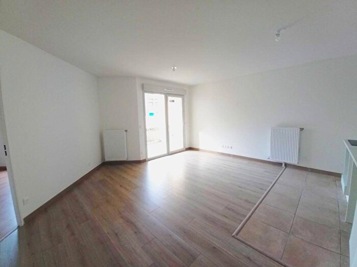 Appartement à louer - Centre-Saint Bonnet-Muissiat, Villefontaine - 2 pièces - 1 chambre