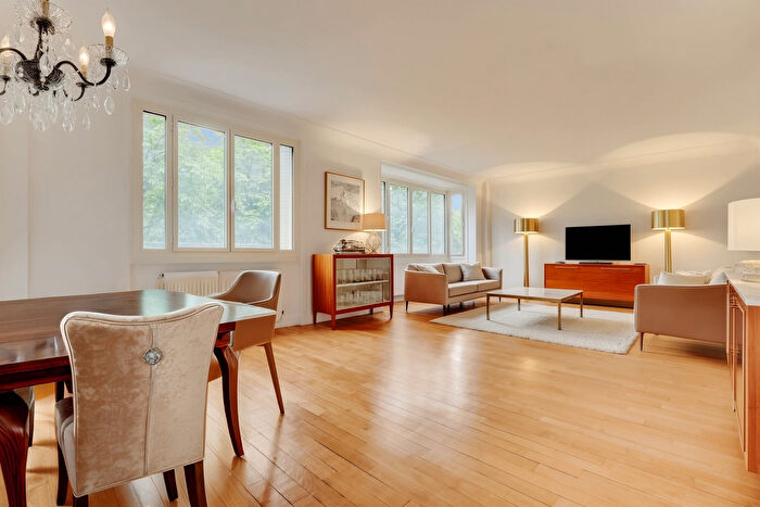 Paris 16ème, Passy, Maison de la Radio, Muette-Sud : Appartement 4 pièces à vendre