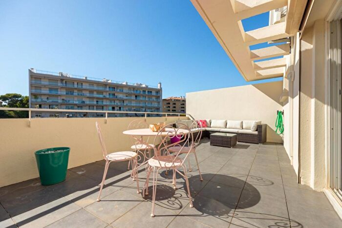Appartement à louer - Marseille e , Vauban - 2 pièces - 1 chambre