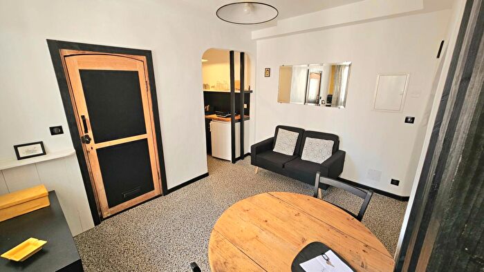 Appartement 1 pièce à vendre - Claviers