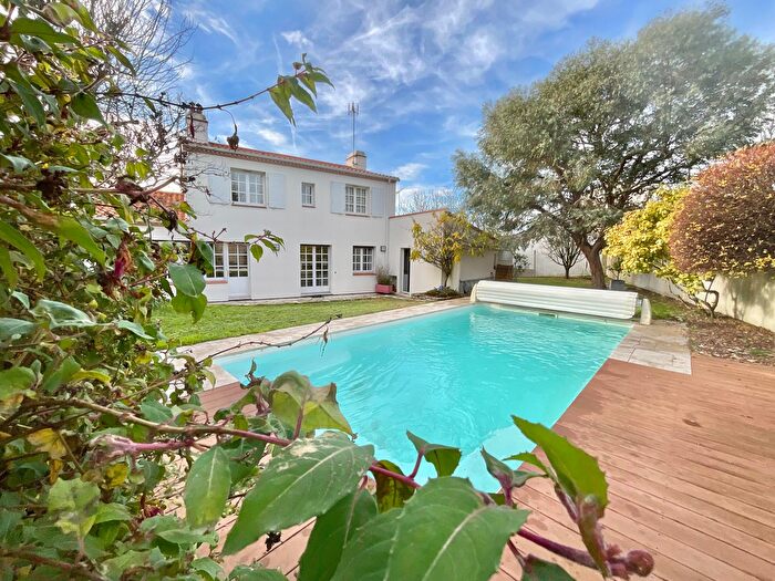 Maison à vendre - Challans, Centre-ville - 8 pièces - 5 chambres