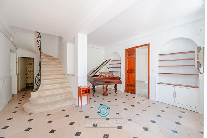 Maison à vendre - Marseille e , Saint-Barnabé - 7 pièces - 6 chambres