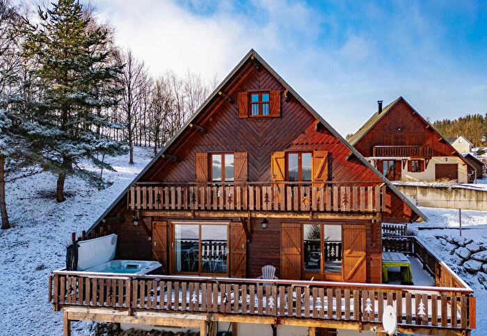 Besse-et-Saint-Anastaise : Maison 5 pièces à vendre