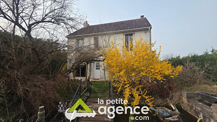 Maison à vendre - Vierzon, Rural - 6 pièces - 5 chambres