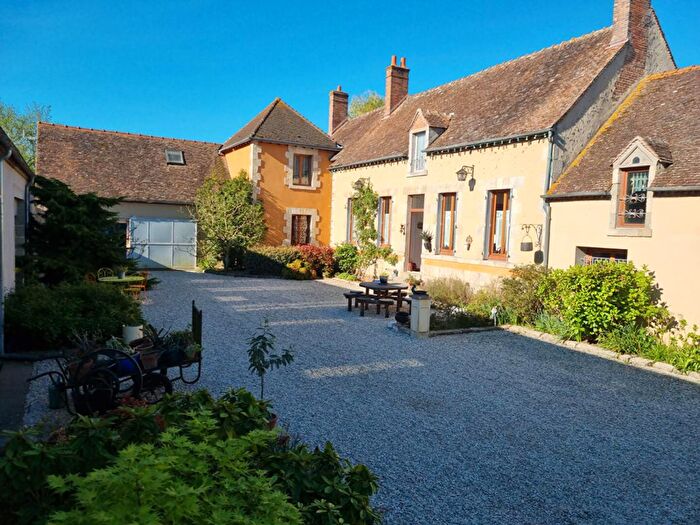 Maison à vendre - Saint-Benoît-sur-Loire - 12 pièces - 6 chambres