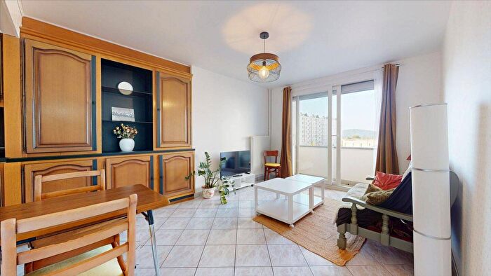 Palente, Orchamps, La Combe Saragosse, Besançon : Appartement 3 pièces à louer