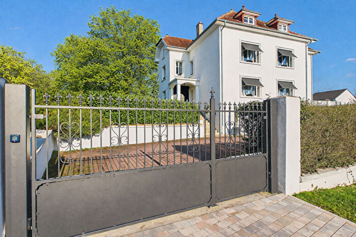 Maison à vendre - Boulay-Moselle - 9 pièces - 6 chambres