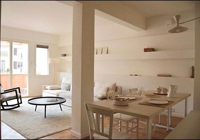 Appartement à louer - Centre Ville, Aix-en-Provence - 4 pièces - 3 chambres