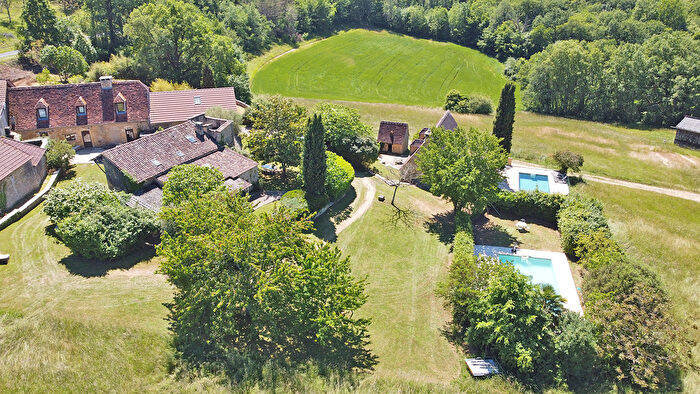 Saint-Amand-de-Coly - Maison 18 pièces à vendre