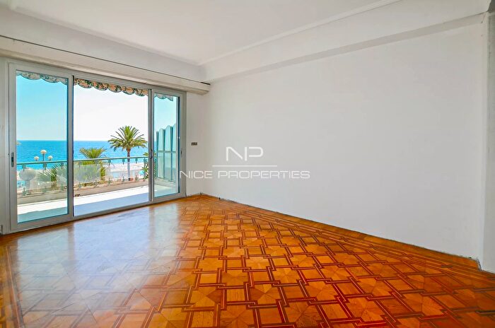 Appartement 3 pièces à Nice, Carré d'or, à vendre