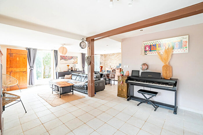 Maison 8 pièces à Camarsac, à vendre