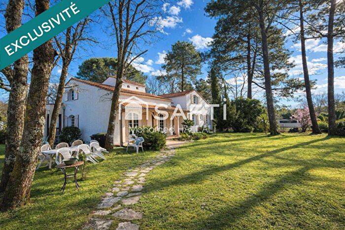 Maison à vendre - Cestas, Centre-ville, Bourg - 8 pièces - 7 chambres