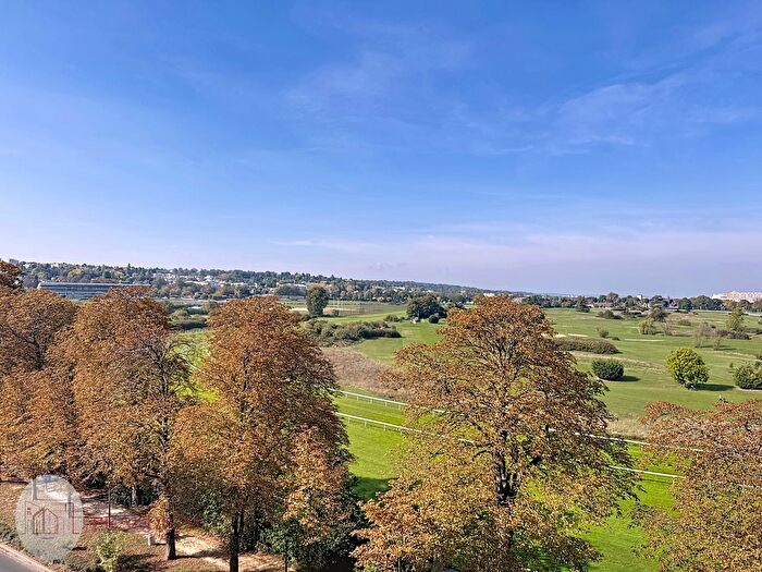 Appartement à vendre - Saint-Cloud, Fouilleuse, Val dOr - 5 pièces - 4 chambres