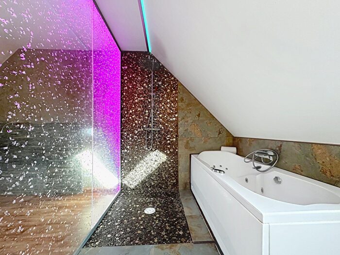 Maison à vendre - Milly-la-Forêt - 8 pièces - 6 chambres