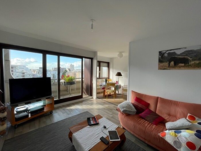 Appartement à louer - Quartiers Centre, Colombier - 4 pièces - 1 chambre