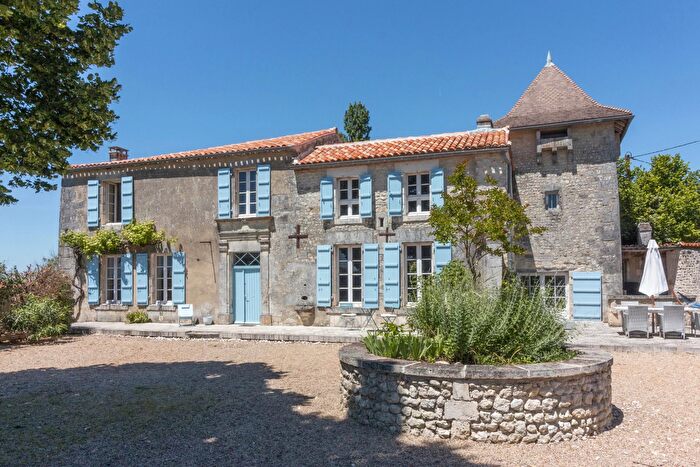Maison à vendre - Châteauneuf-sur-Charente - 7 pièces - 4 chambres