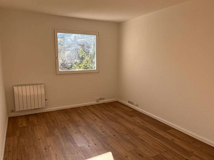 Appartement à louer - République, Suresnes - 1 pièce