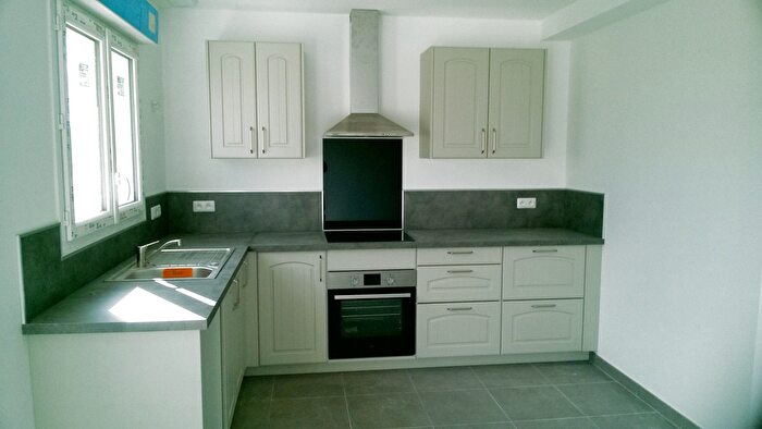 Maison à louer - Saint-Vaast-en-Chaussée - 5 pièces - 4 chambres