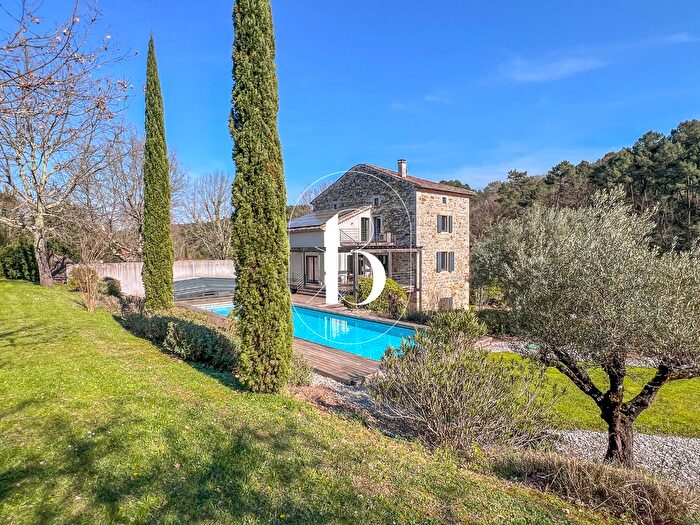 Maison à vendre - Barjac - 8 pièces - 6 chambres