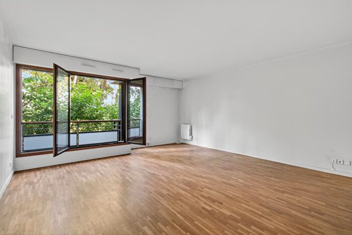 Issy-les-Moulineaux, Les Iles, La Ferme : Appartement 4 pièces à vendre