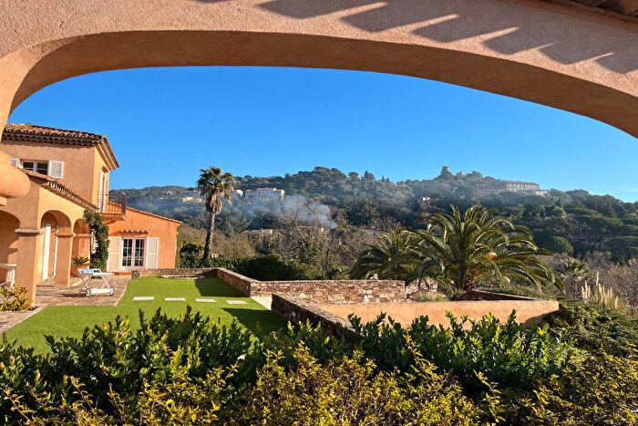 Maison à vendre - Grimaud - 5 pièces - 4 chambres