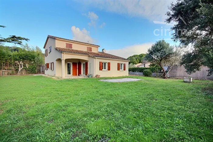 Maison à louer - Montélimar, Cabiac, Montlouis, Margerie, Chapellerie - 6 pièces - 4 chambres