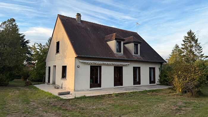 Maison 9 pièces à Jouy-Mauvoisin, à vendre