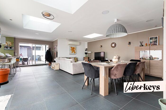 Maison à vendre - Lille, Fives - 8 pièces - 5 chambres